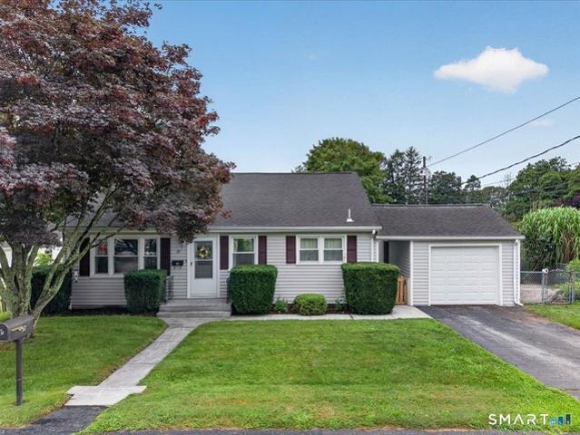 37 Vivian St, Waterford, CT 06385