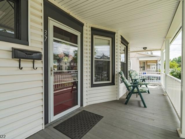 37 W High St