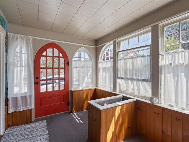 37 W Vanscoter Street