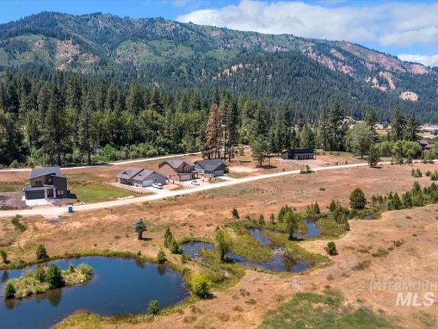 37 Wapiti Ct, Garden Valley, ID 83622