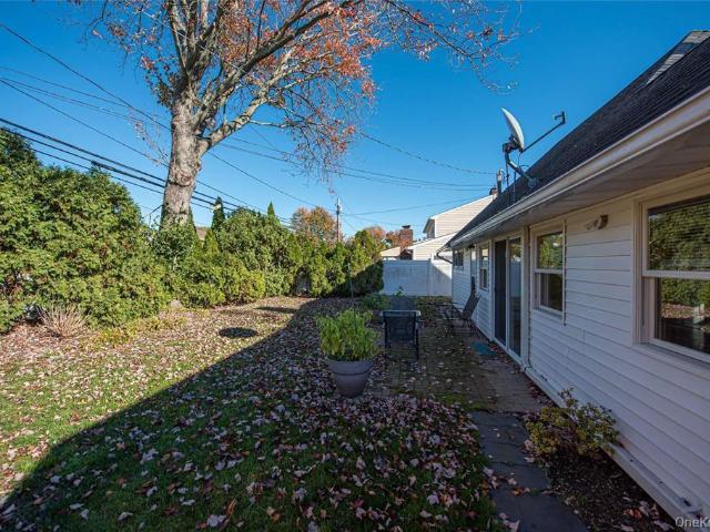 37 Winter Ln, Hicksville, NY 11801 | MLS #986326 | Compass