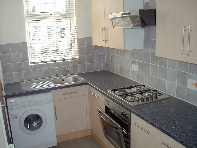 37 Bankfield Terrace Burley Leeds. 2 bed house to rent £1,027 pcm £237 pw