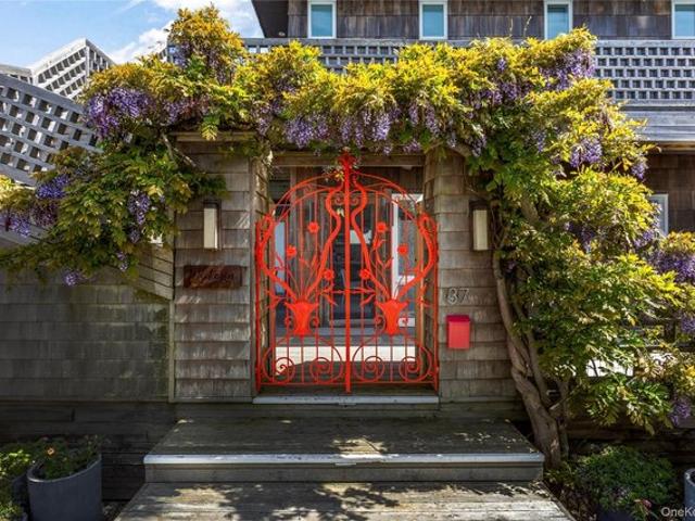 37 Bayview Walk, Cherry Grove, NY 11782