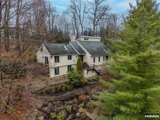 37 Berkshire Rd, Woodcliff Lake, NJ 07677