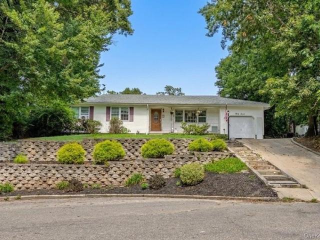37 Black Locust Ave, East Setauket, NY 11733