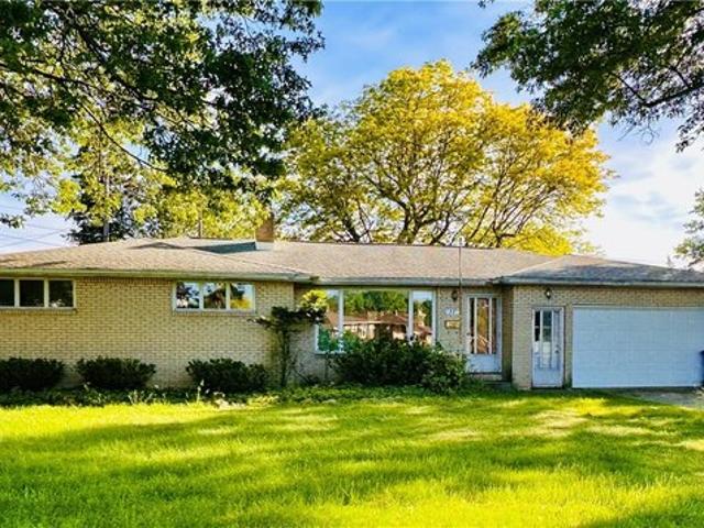 37 Brian Ln, West Seneca, NY 14224