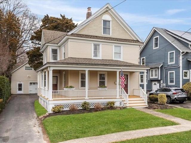 37 Central St, Huntington, NY 11743