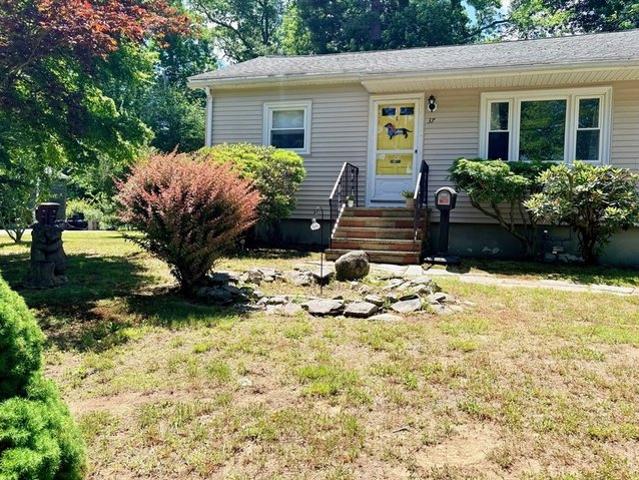 37 Courier St, Weymouth, MA 02190