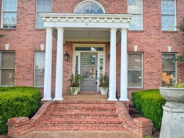 37 crownpointe cv
