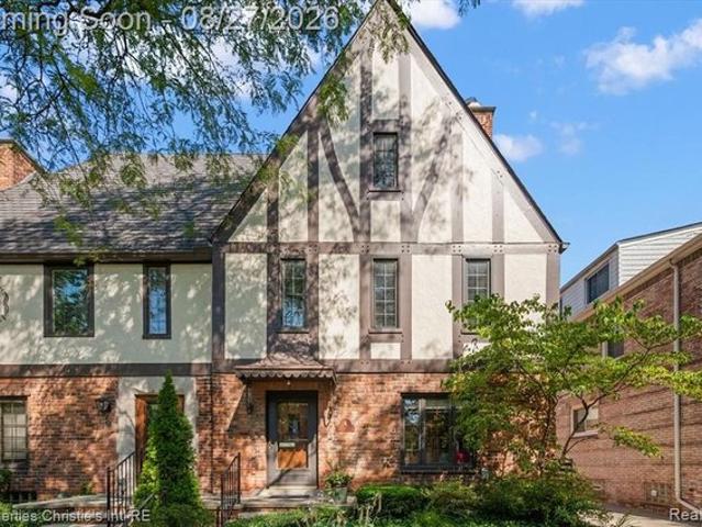 37 Cranford Ln, Grosse Pointe, MI 48230