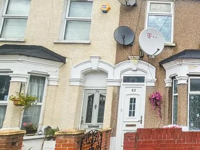 37 Desford Road, London, E16 4NJ, United Kingdom | 4 bed townhouse for rent #167644244 | Rentberry
