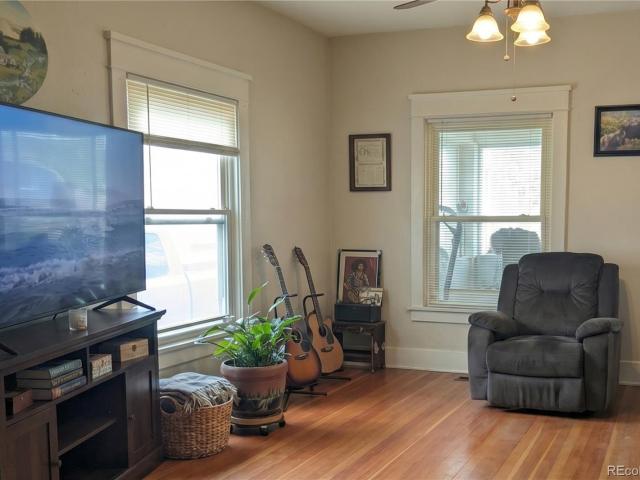 37 E 4th Avenue