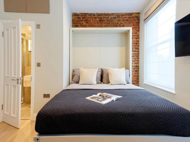 37 Emperor's Gate, London SW7 Studio to rent £3,228 pcm £745 pw