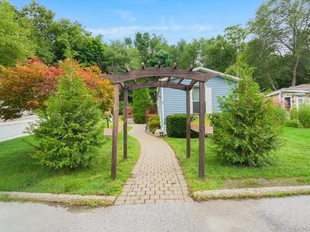 37 Feller Rd, Poughkeepsie, NY 12603