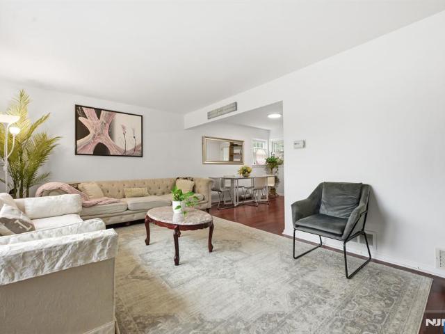 37 Forest Avenue