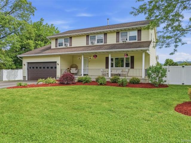 37 Guernsey Dr, New Windsor, NY 12553