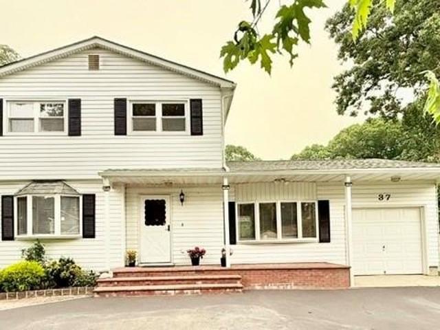 37 Hampton Ave, Mastic, NY 11950