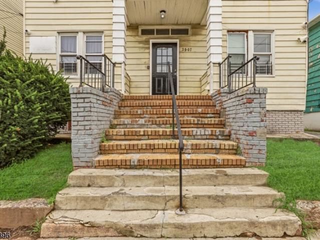 37 Hanford St