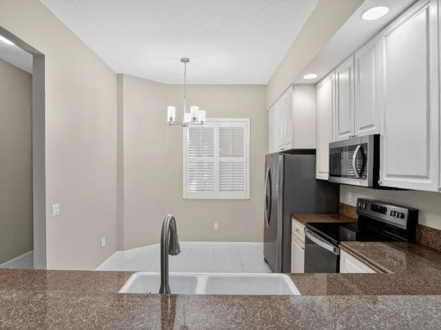 37 Harbour Isle Dr E, Unit 106, Fort Pierce, FL 34949 | MLS #B26029