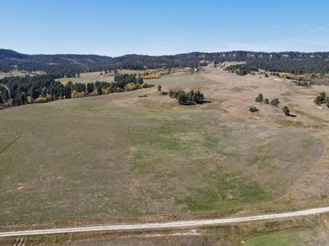 37 Harkins Rd, Ekalaka, MT 59324