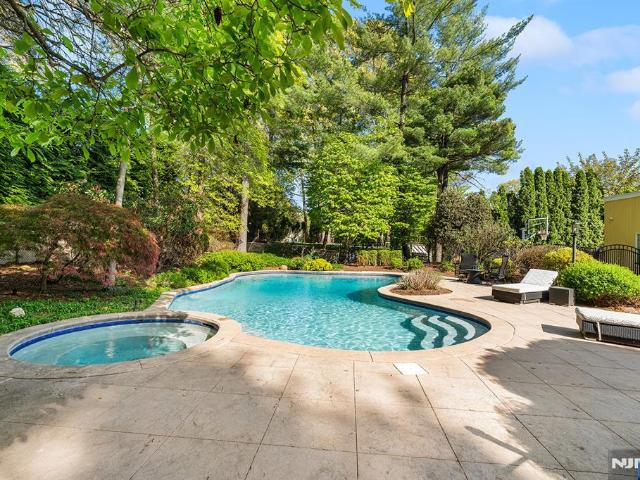 37 Hemlock Road