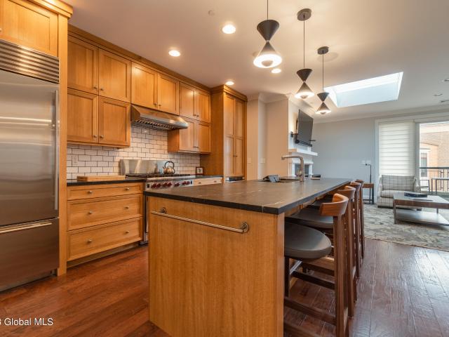 37 Henry Street # APT 401