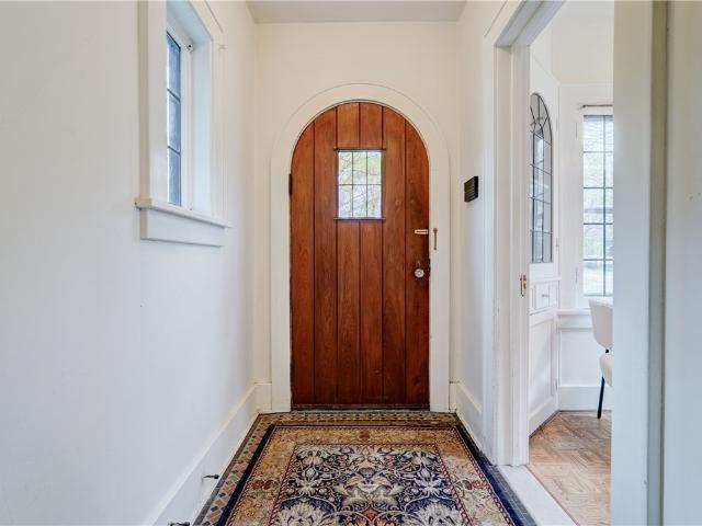 37 Highland Parkway