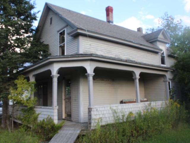 37 Houlton Rd, Island Falls, ME 04747