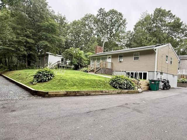 37 Huckleberry Ln, Marstons Mills, MA 02648