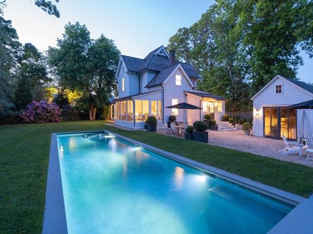 37 John St, Southampton, NY 11968