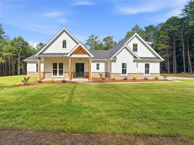 37 Kirk Rd NW, White, GA 30184