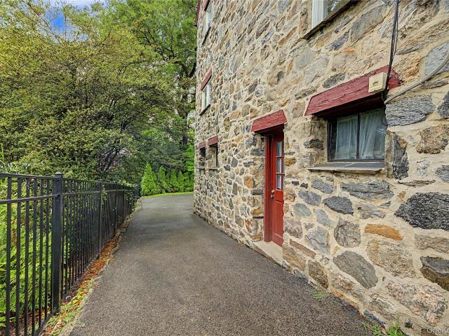 37 Lansdowne Drive
