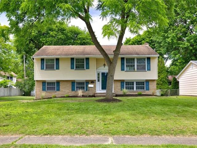 37 Ledgewood Cir, Rochester, NY 14615
