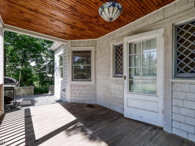 37 Livingston Ave