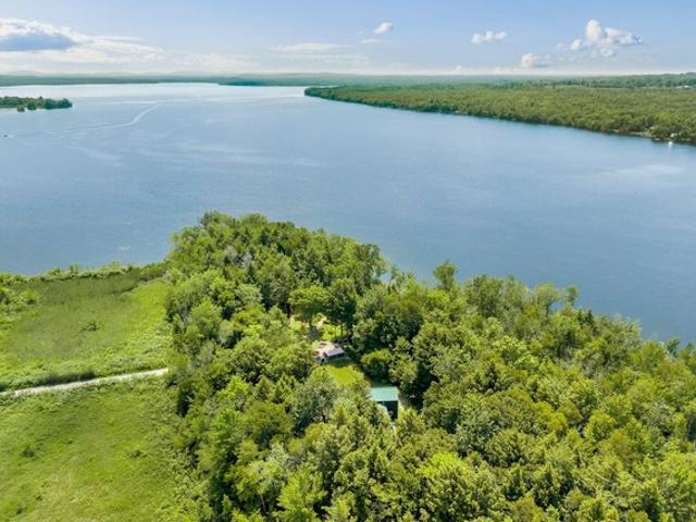 37 Loon Dr, Newport, ME 04953
