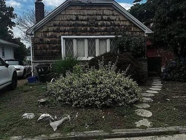 37 Marino Ave, Port Washington, NY 11050