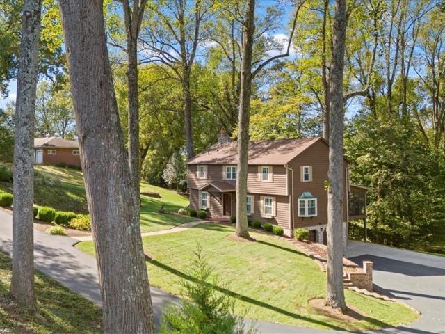 37 Meadowcrest Drive