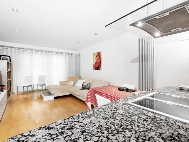 37 Millharbour, Canary Wharf, South. 2 bed apartment to rent £2,903 pcm £670 pw