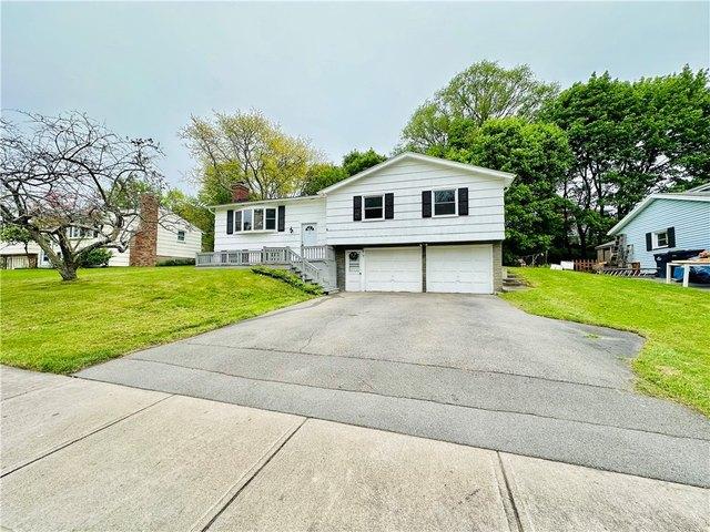 37 Mount Marcy Dr, Rochester, NY 14622