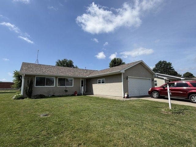 37 N Prairieview Ave, Tuscola, IL 61953