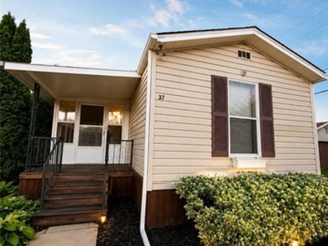 37 Nicole Dr, Ransomville, NY 14131