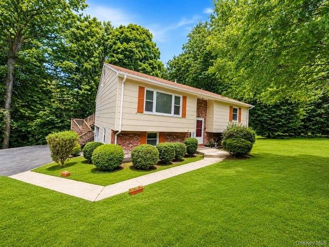37 Nursery Rd, Tuxedo Park, NY 10987