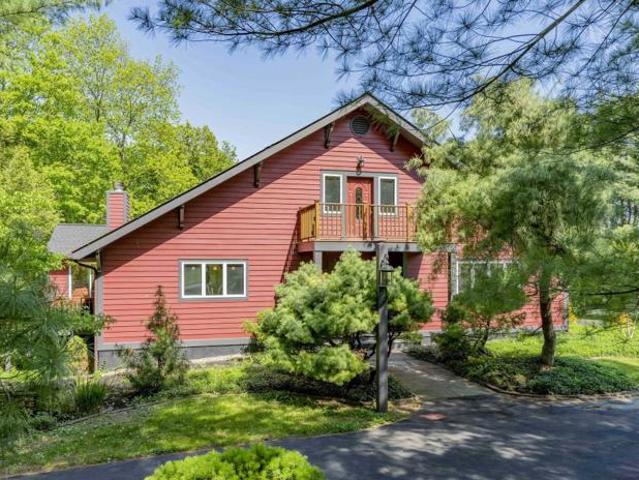 37 Patricia Dr, Pleasant Valley, NY 12569