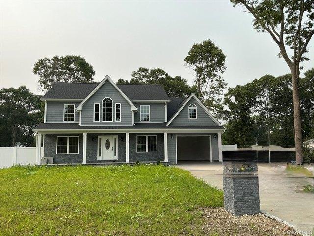37 Pentmoor Dr, Mastic, NY 11950