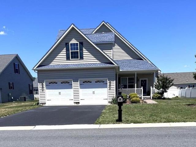 37 Ponds Edge Dr, Felton, DE 19943