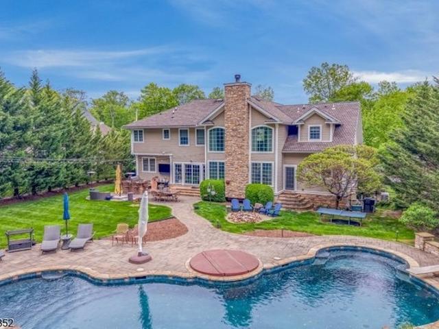 37 Rogers Ave, Berkeley Heights Twp, NJ 07922