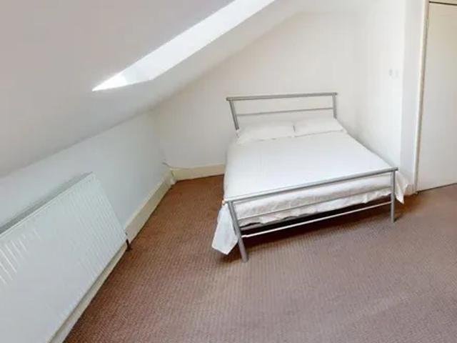 37 Russell Road, Bowes Park, London, N13 4RS, United Kingdom | Room for rent #135138458 | Rentberry