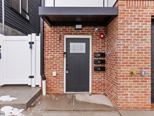 37 S 7th St, Unit 2, Newark, NJ 07107 | MLS #4012 | Compass