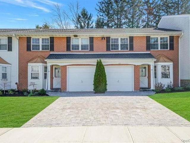 37 Santa Barbara Dr, Plainview, NY 11803