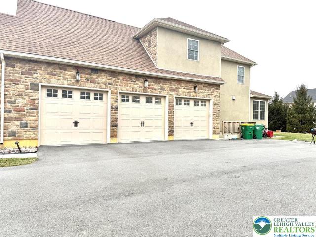 37 Saddle Lane